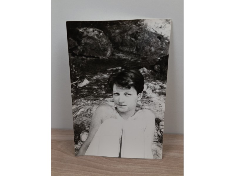 Vintage fotografija devojka na plaži