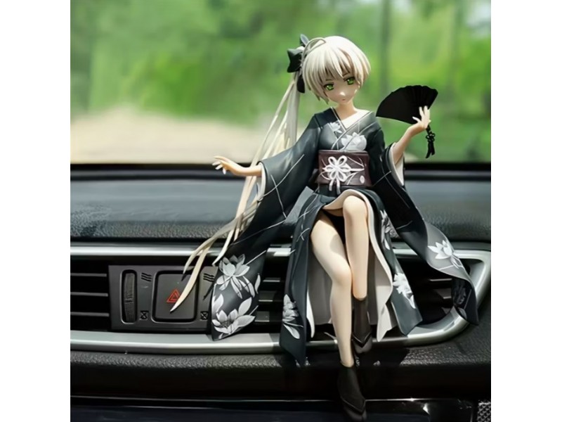 Anime figurica visine oko 14 cm. Crna