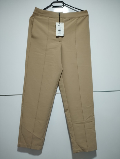 Nove bež pantalone S