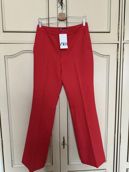 Zara nove pantalone po 41 cm