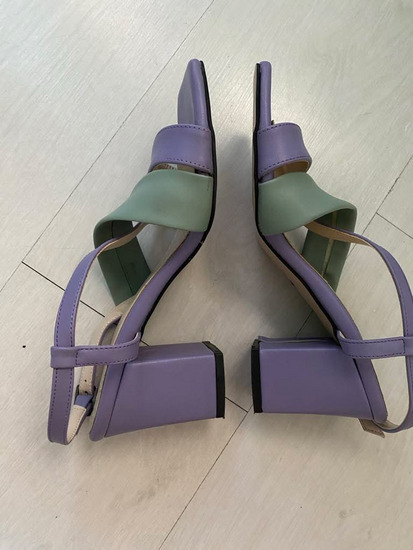 Nove Unikatne lila mint sandale