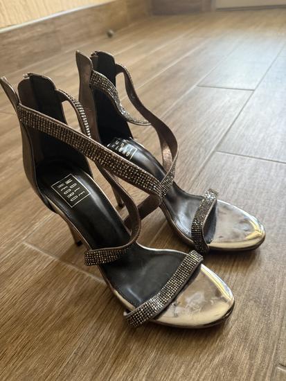 Nove sandale