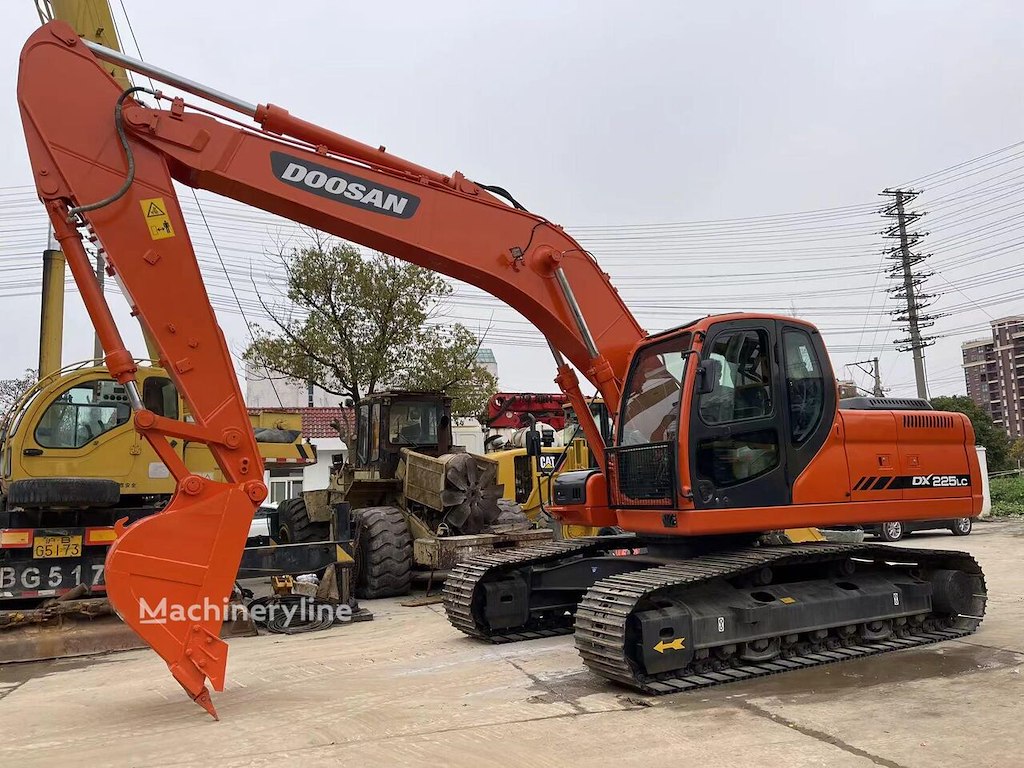 Doosan DX225LC bager guseničar
