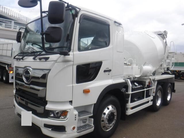 Hino PROFIA kamion s mešalicom za beton