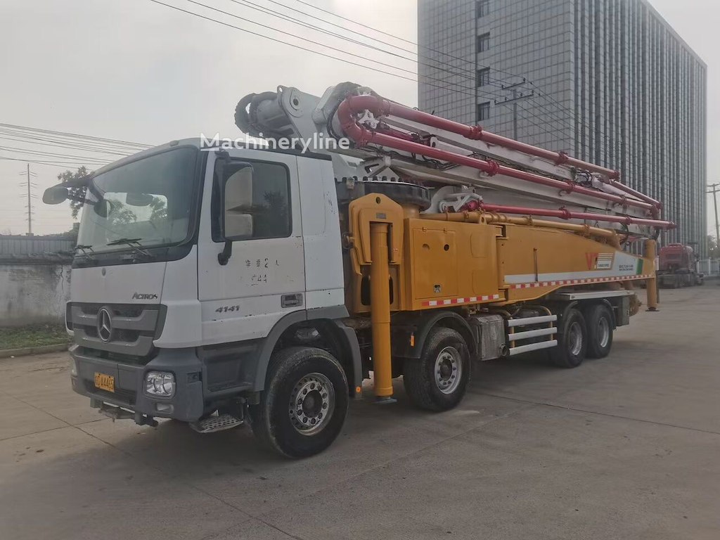 XCMG HB52K na šasiji Mercedes-Benz Actros pumpa za beton