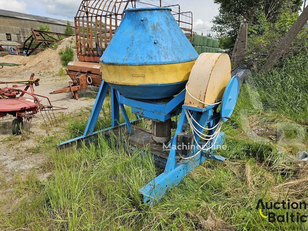 Prodaje se Concrete mixer betonsku mešalicu na aukciji