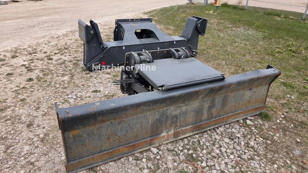Blade and Outriggers Doosan za bagera