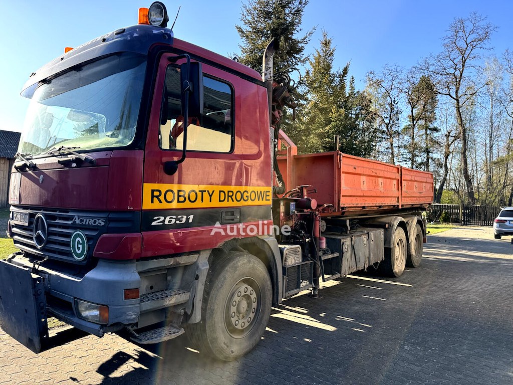 Mercedes-Benz 2631 6x4 3-side tipper and crane kiper