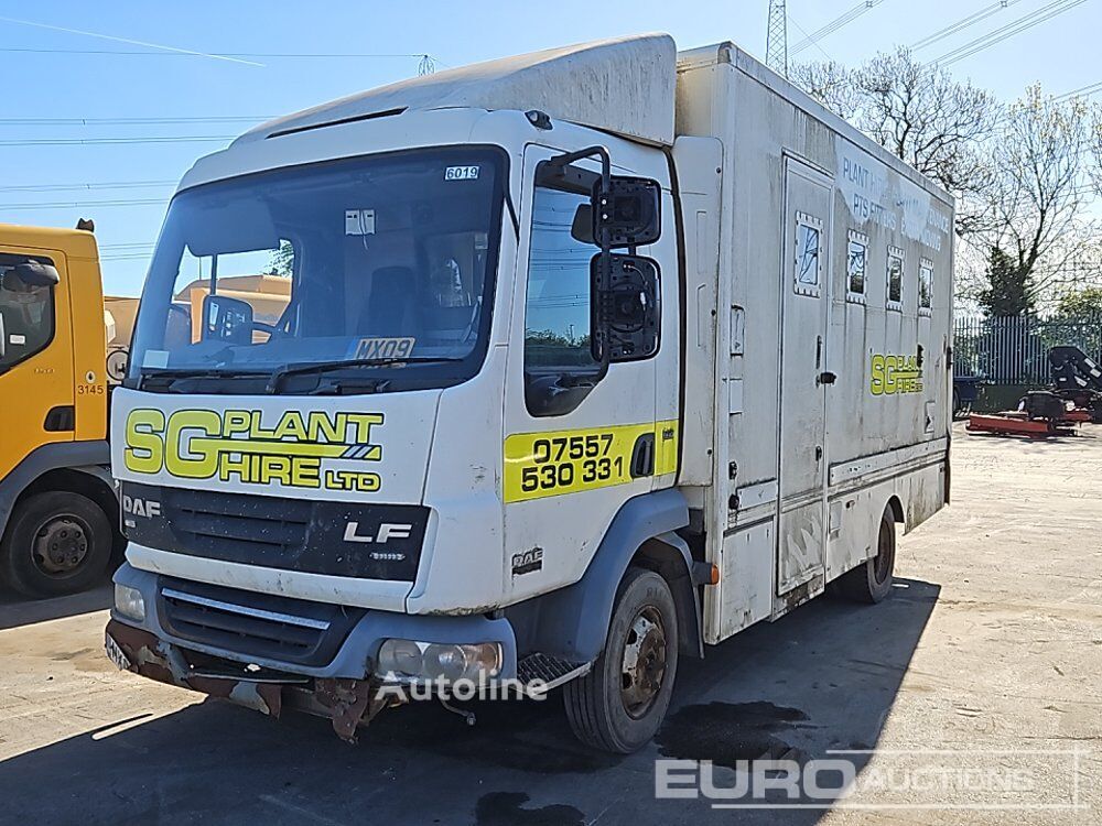 Prodaje se DAF 45.160 kamion furgon na aukciji