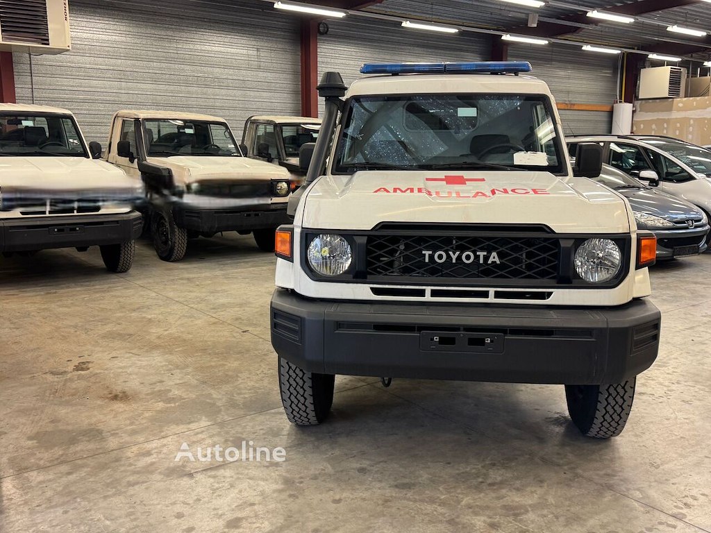 Novo Toyota Land Cruiser 79 vozilo hitne pomoći