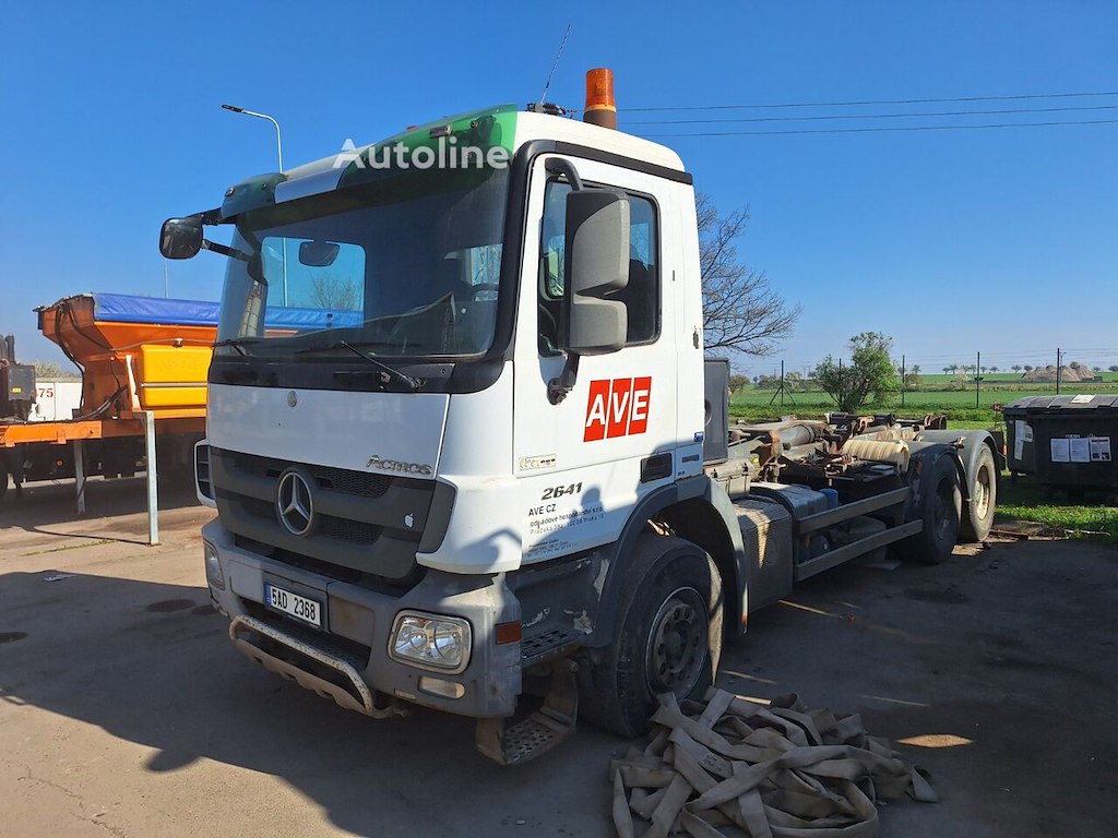 Prodaje se MB ACTROS 2641 L 6X4 rol kiper sa kukom na aukciji