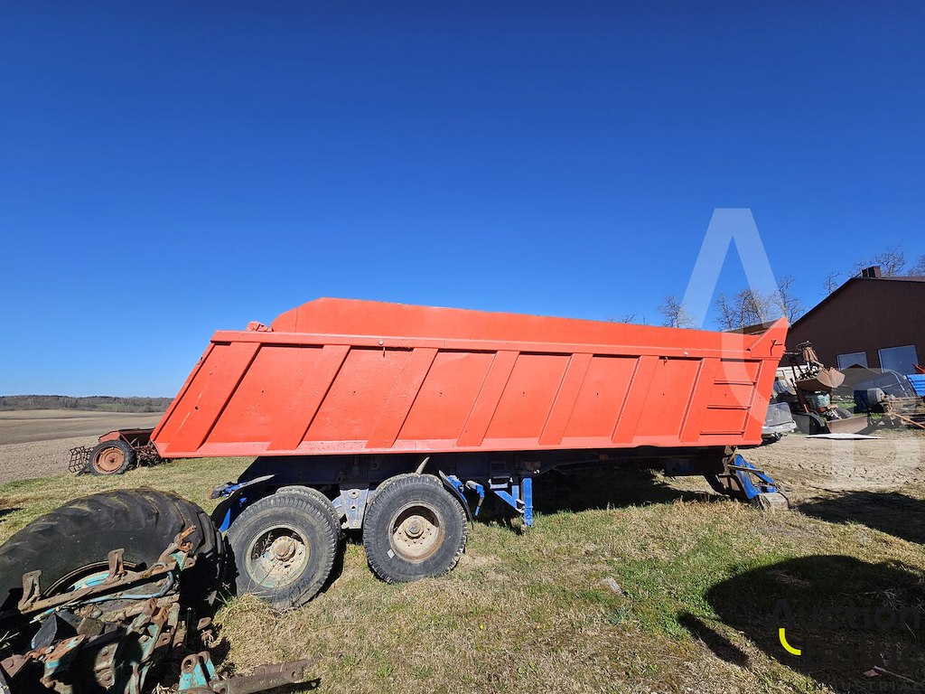 Prodaje se OZTP-9554 poluprikolicu kipera na aukciji