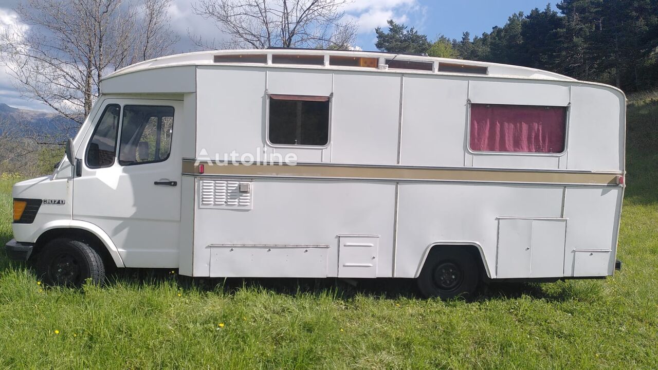 Mercedes-Benz 307D poluintegrisani kamper