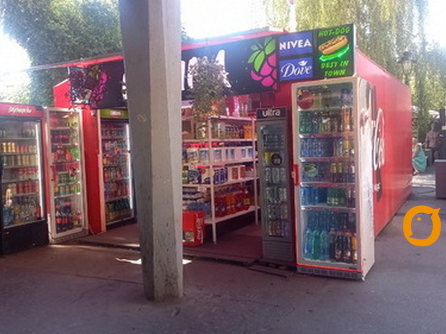 Izdaje se 25 kvm kiosk lokal, centar Zemuna kod robne kuće
