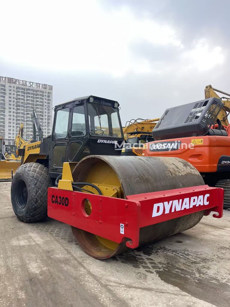 Dynapac CA30D kompaktor s jednim valjkom