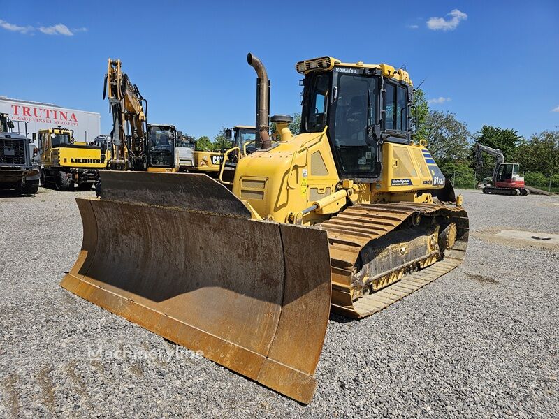Komatsu D61PXi-23 buldožer