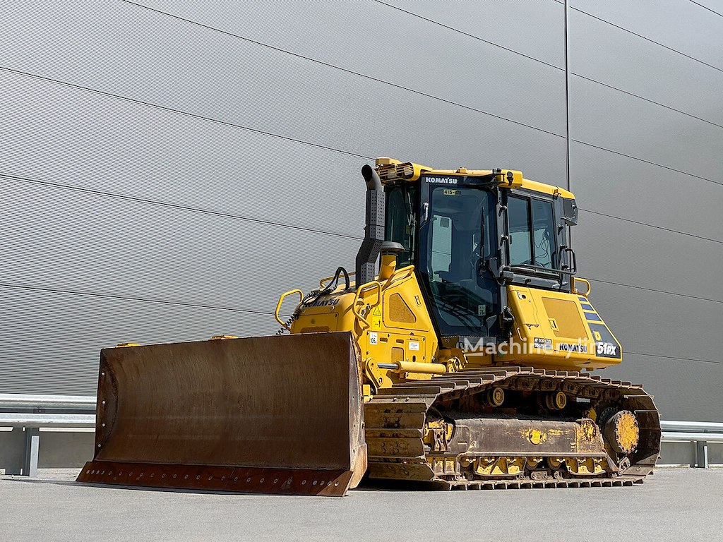 Komatsu D51PX-24 buldožer