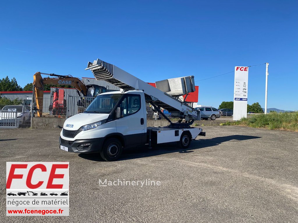 IVECO DAILY 35S140 2.3D/140 kamion sa merdevinama nakon udesa