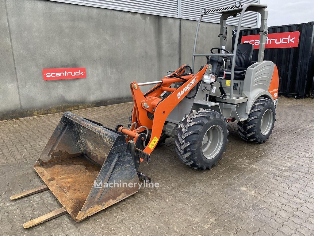 Weycor AR320 Agrar prednji utovarivač