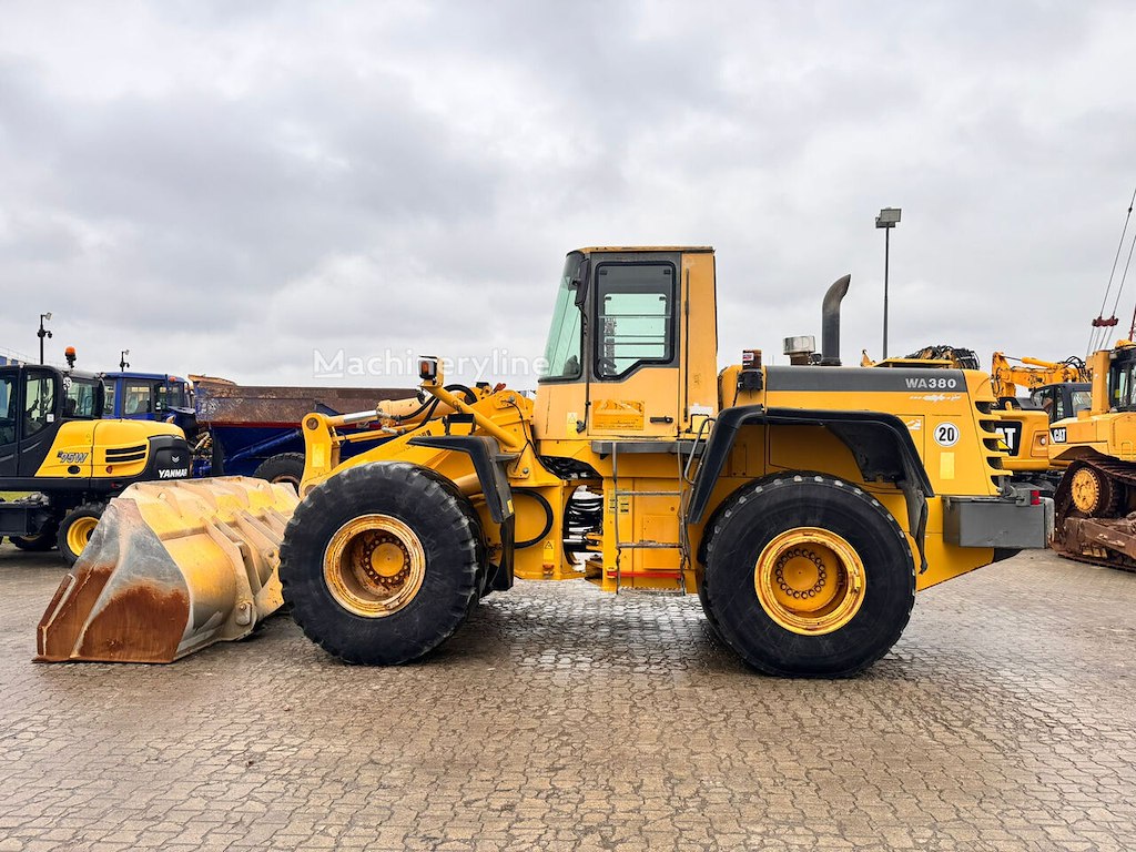 Komatsu WA380-3 . prednji utovarivač