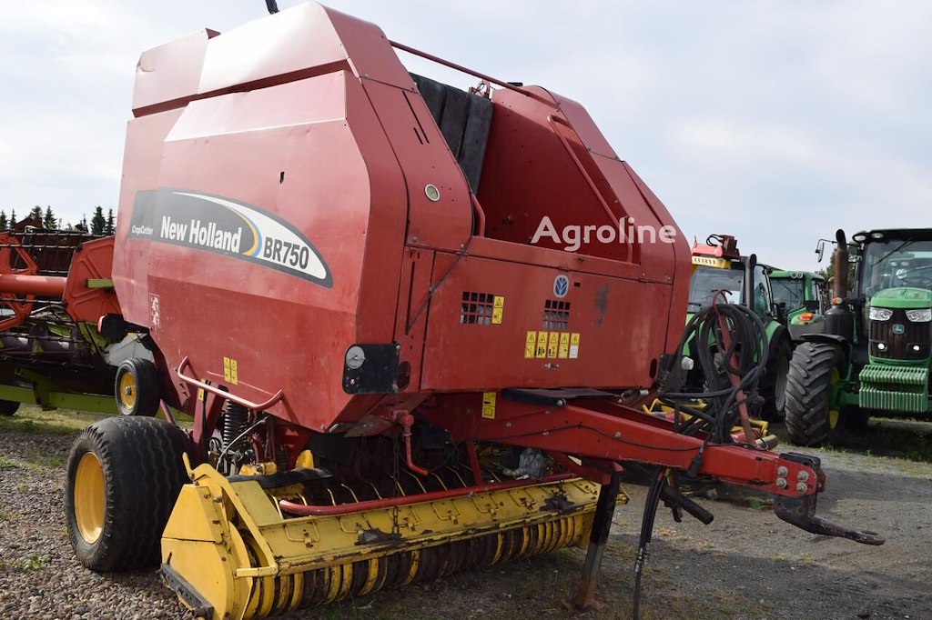 New Holland BR 750 CropCutter balirka za okrugle bale