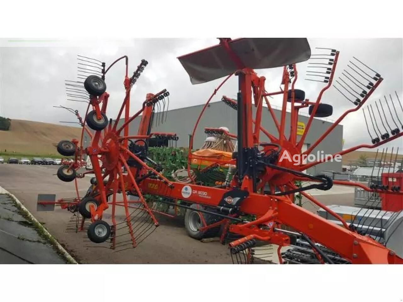 Kuhn ga9030 sakupljač sena
