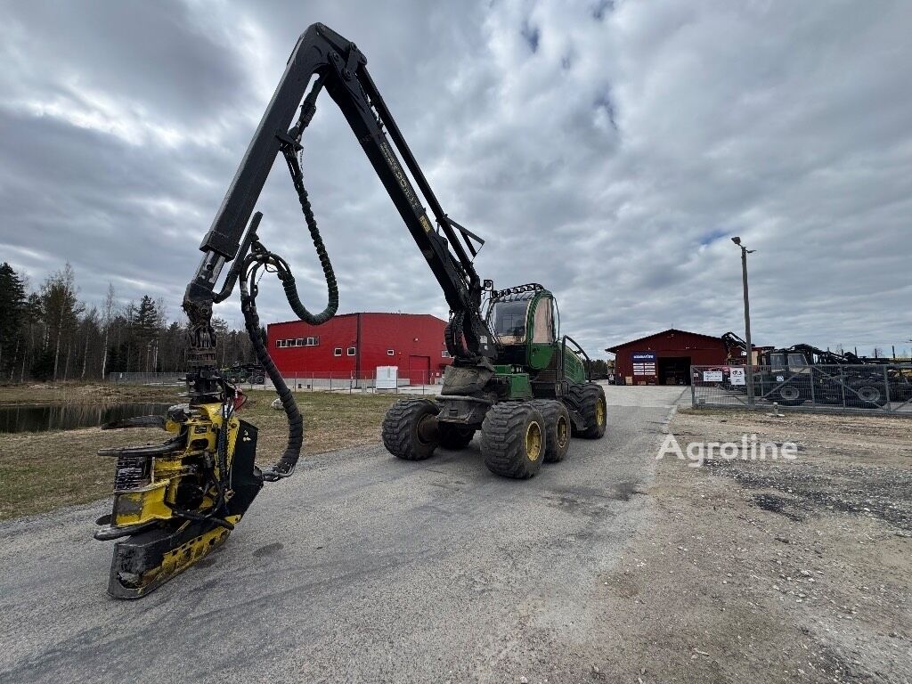 John Deere 1070 E harvester