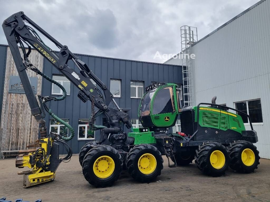 John Deere 1270 G harvester