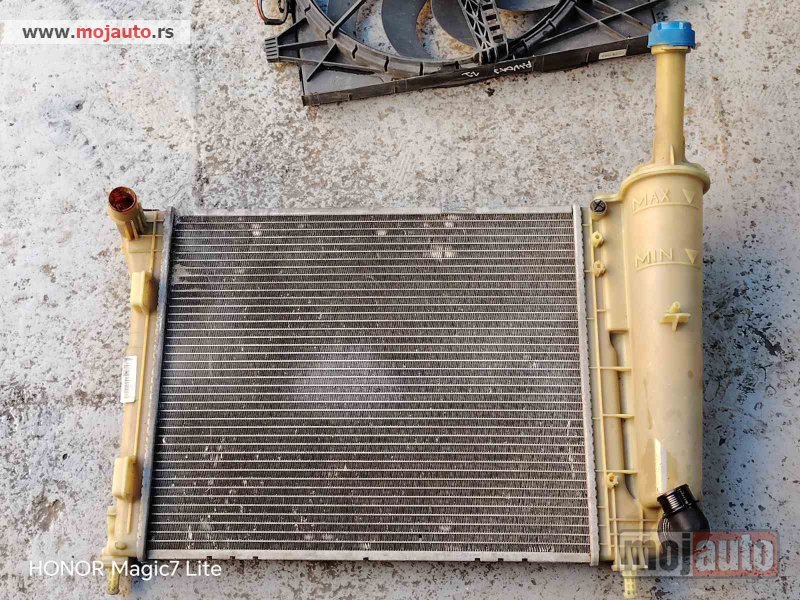 Fiat panda 3 hladnjak vode 1.2 benzinac Originalni delovi Moguca ugradnja delova Alfa Romeo 147-156-166-159-GT-MiTo-Giulietta Fiat bravo 2 - croma -grande punto -multipla 2 -punto 3 -stilo-idea Fr...