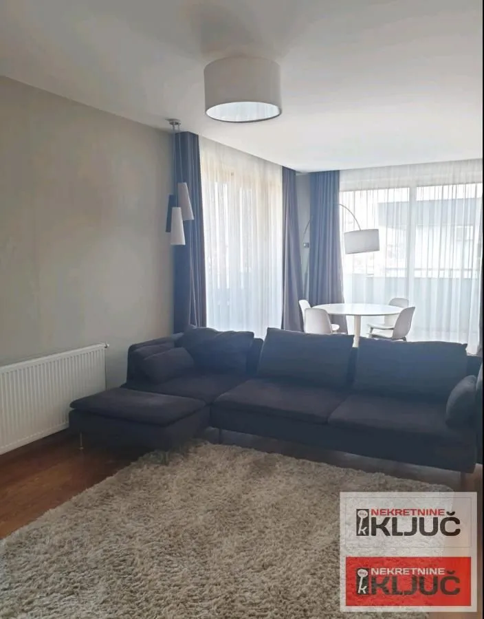 Izdavanje, trosoban stan, 136m², Sajmište, Novi Sad