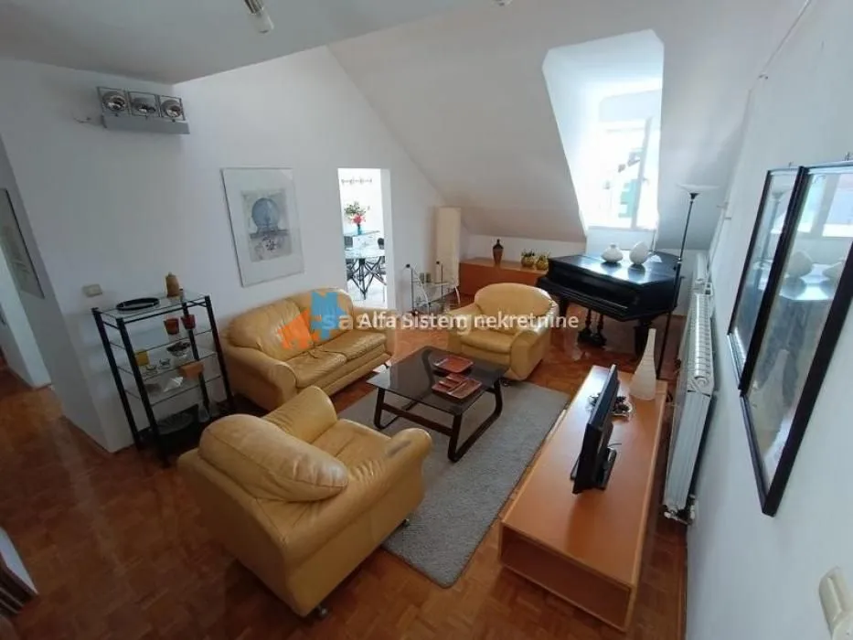 Izdavanje, trosoban stan, 100m², Bežanijska Kosa 3, Bežanijska Kosa Sve Podlokacije