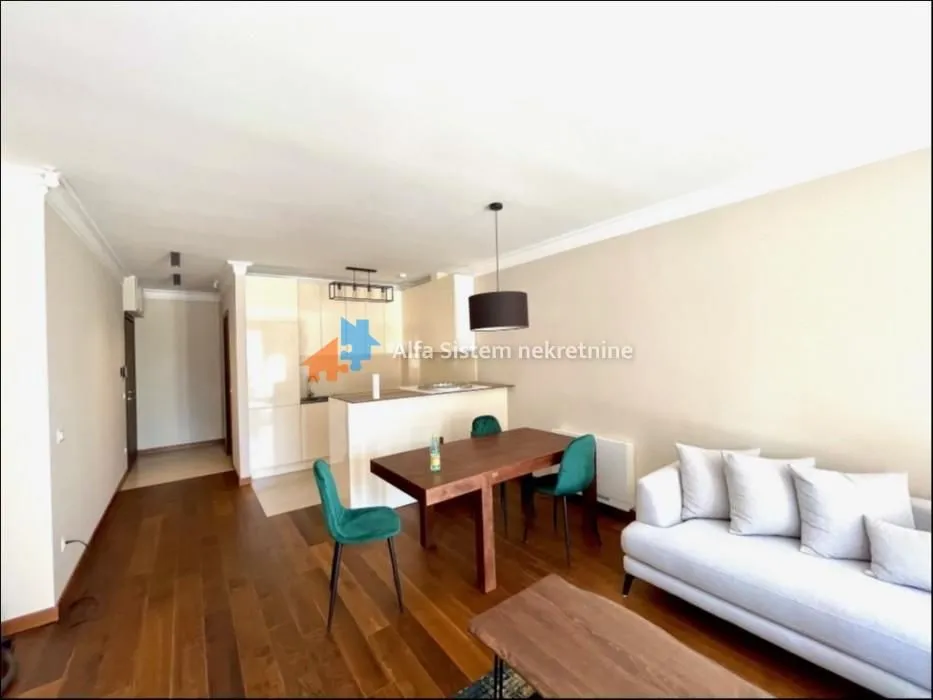 Izdavanje, trosoban stan, 80m², Čubura, Beograd