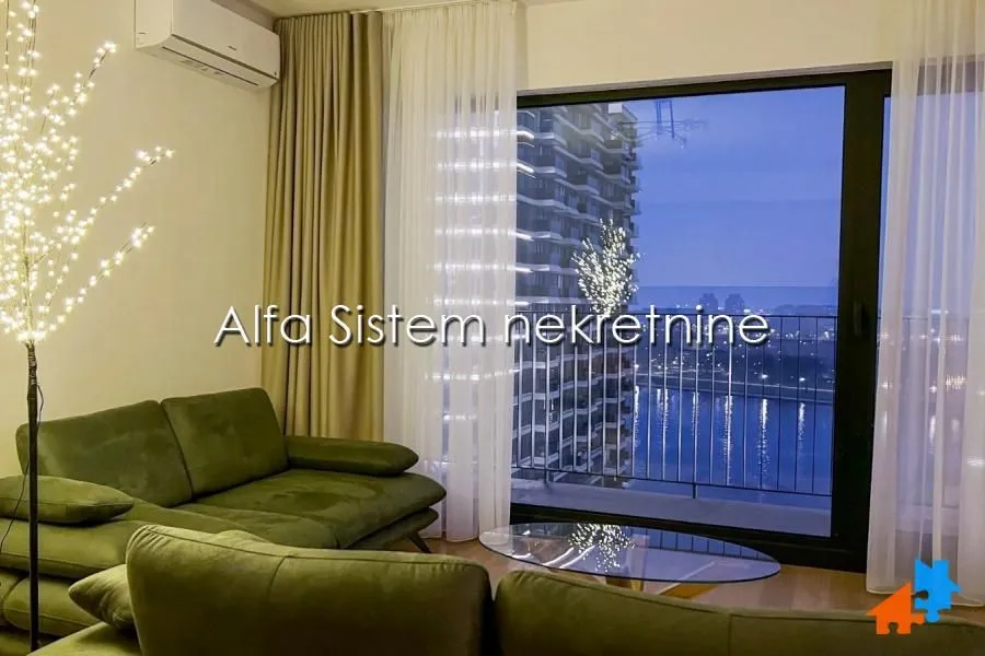 Izdavanje, trosoban stan, 88m², Savski Venac, Beograd