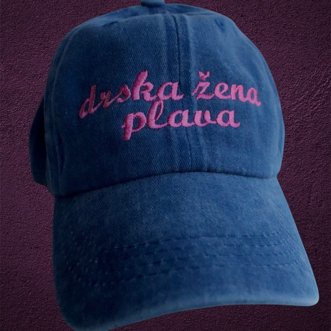 Drska žena plava kačket