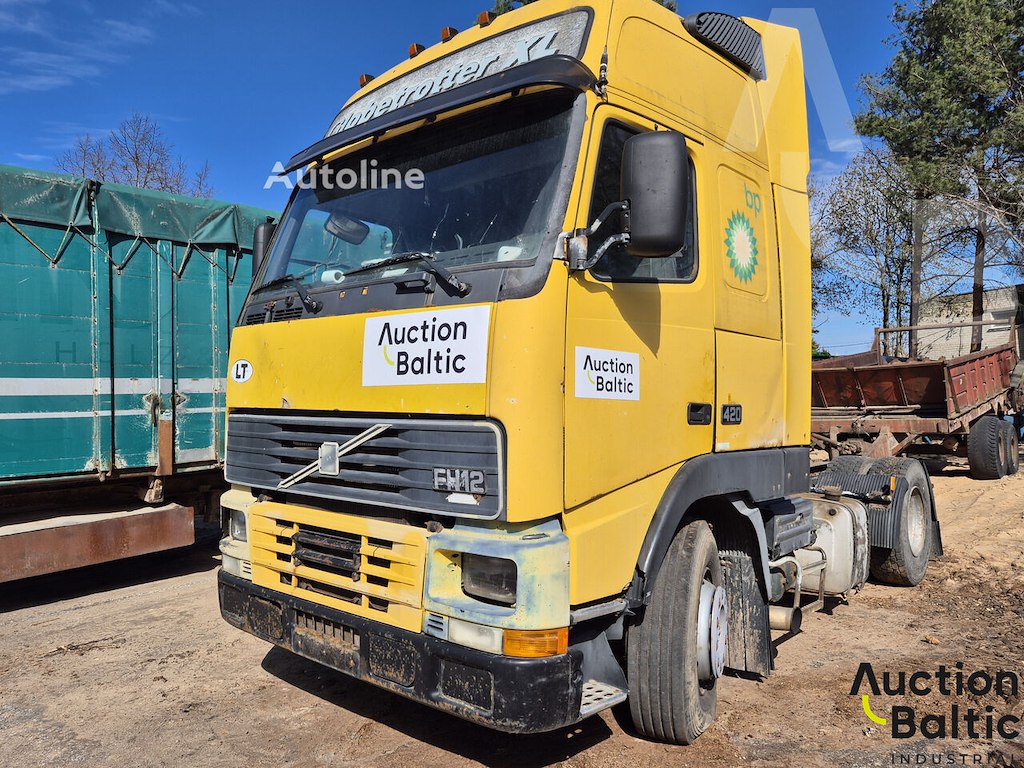 Prodaje se Volvo FH12 tegljač na aukciji