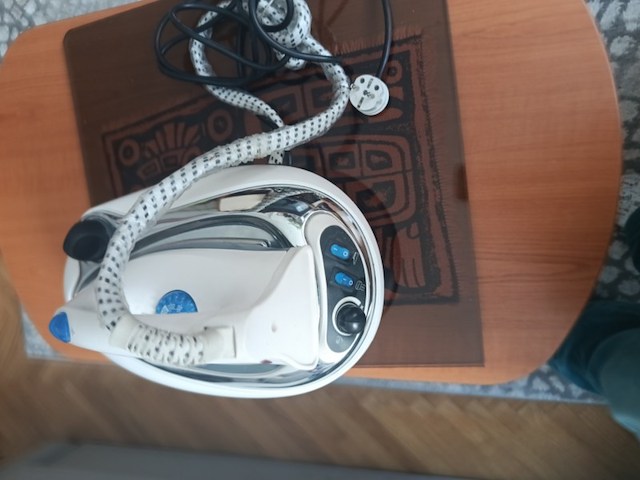 NOVO! Profi pegla sa  parnom stanicom