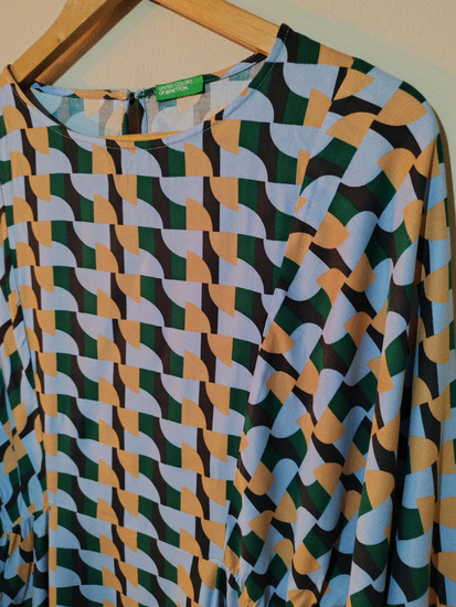 BENETTON RAZNOBOJNA PRINT HALJINA S/M