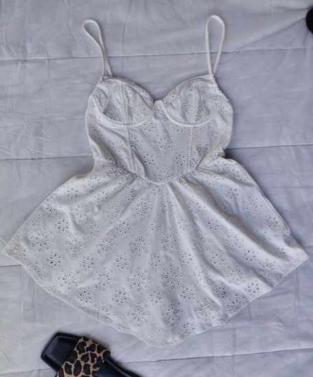 BERSHKA beli kombinezon -haljins(S) NOVO!