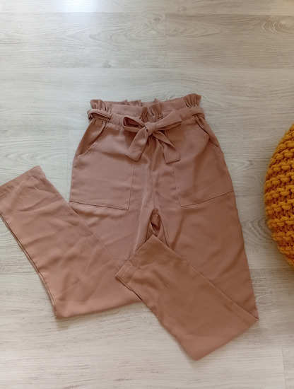 Nove duboke pantalone