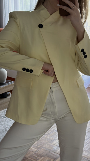 Butter yellow sako
