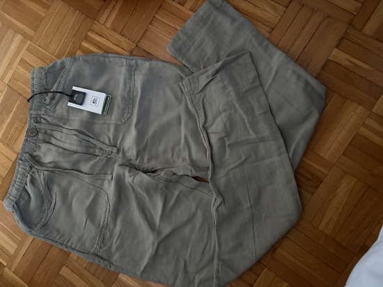 Zenske nove pantalone sa etiketom
