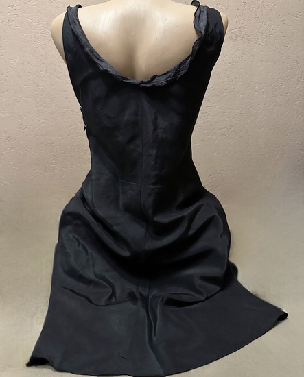 ELEGANTNA crna haljina