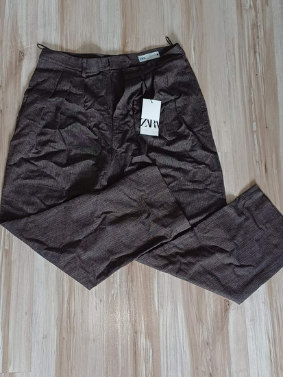 NOVE Zara pantalone sa etiketom