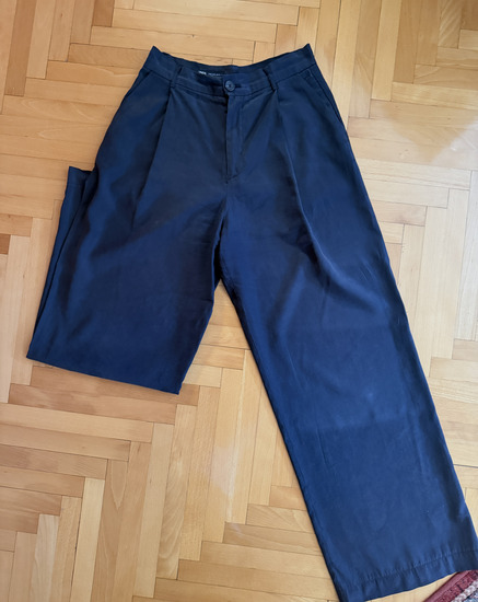 Zenske pantalone Zara (za prolece/leto)