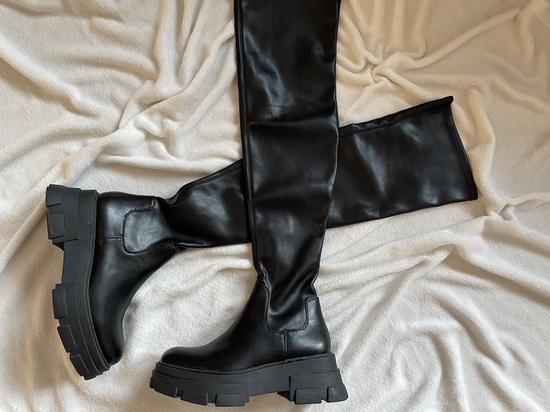 Stradivarius cizme 37 nove