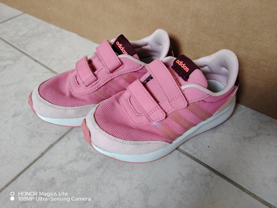   Adidas decije patike