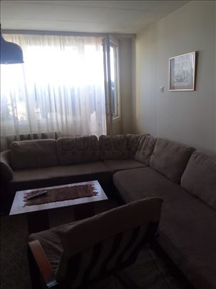 Izdaje se stan na Bulevaru Nemanjića, 60m2