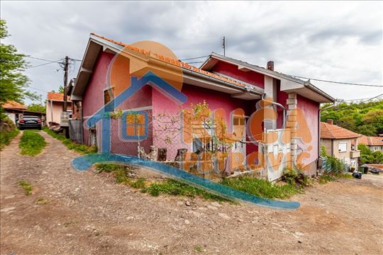 Fina porodična kuća , 240m2, iznad Amerikanca, Kov
