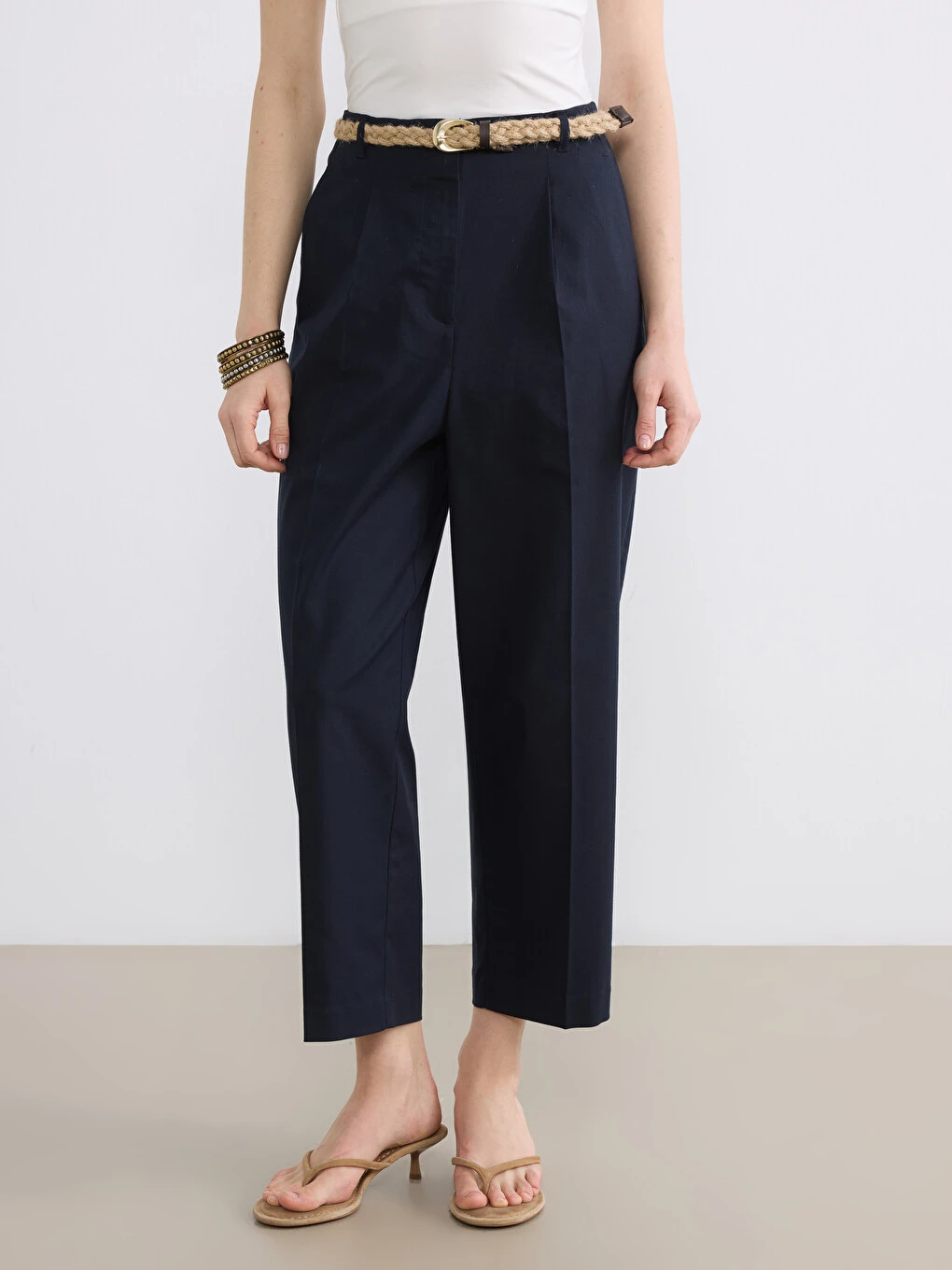 LCWAIKIKI Classic Ženske Pantalone Od Tkanine Sa Izgledom Lana Sa Kaišem