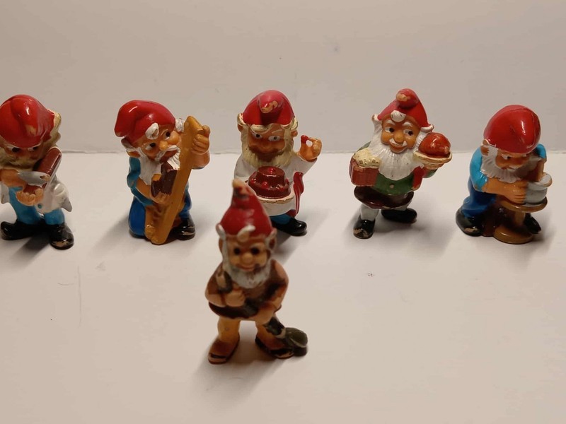 Kinder figurice patuljaci 6 komada 130 dinara